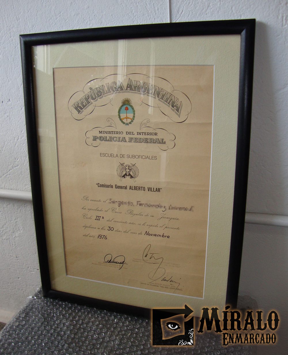 Enmarcado de títulos y diplomas