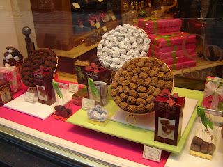 The World of Chocolate: Noir Au Poivre Rose (Dark Chocolate with Pink ...