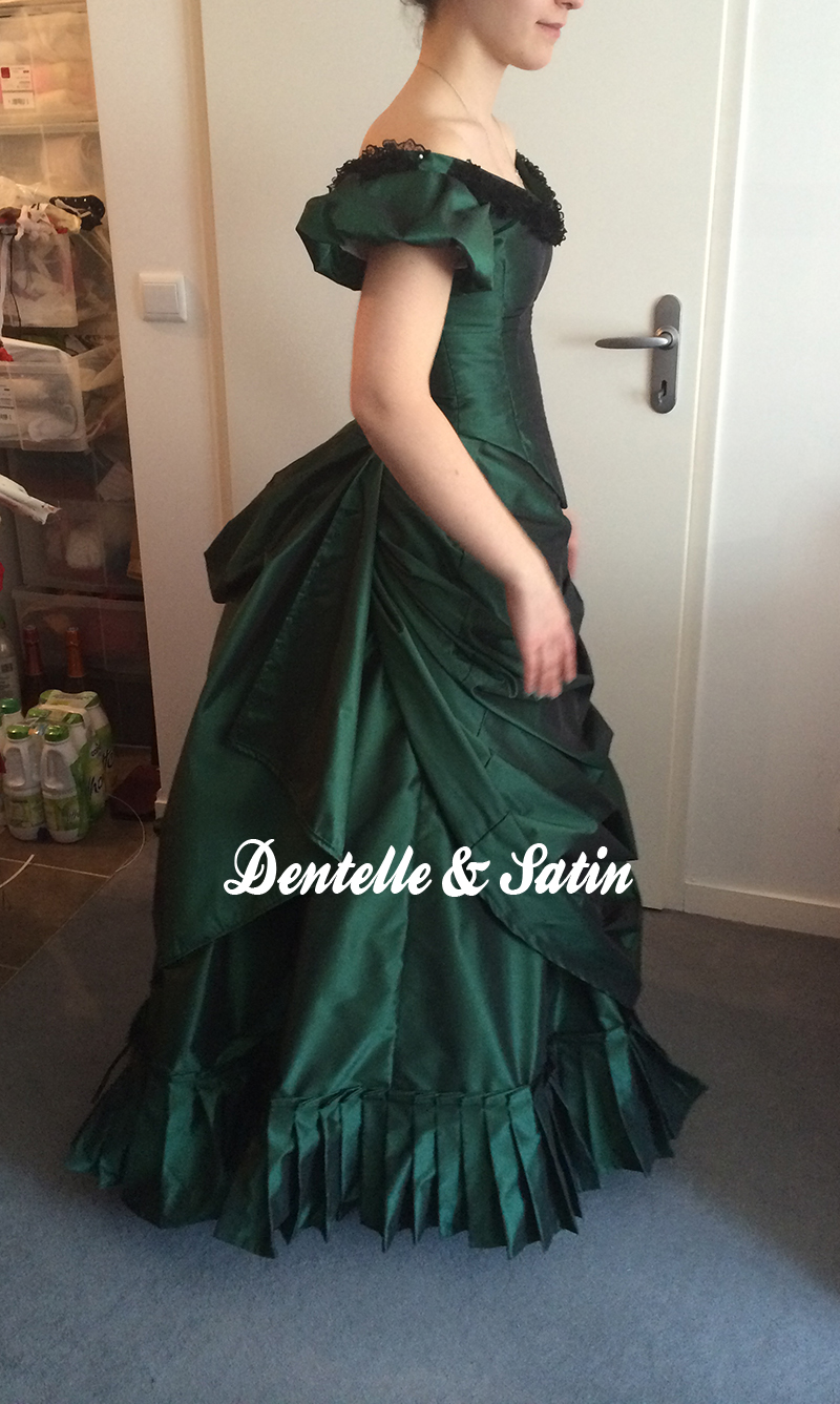 Dentelle et Satin: Opéra 2015 Green Bustle dress