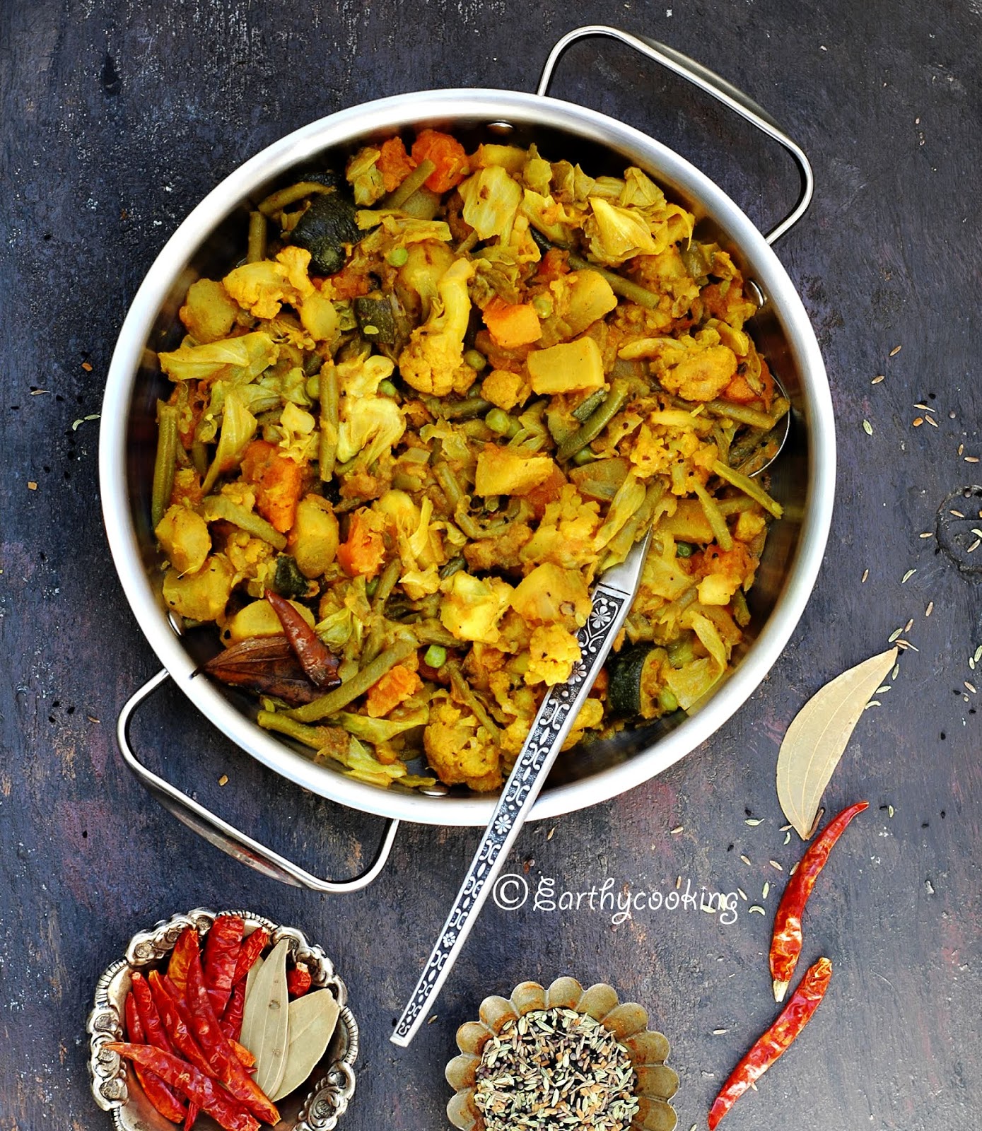 Earthycooking : Labra/Bengali Mix Vegetable Medley