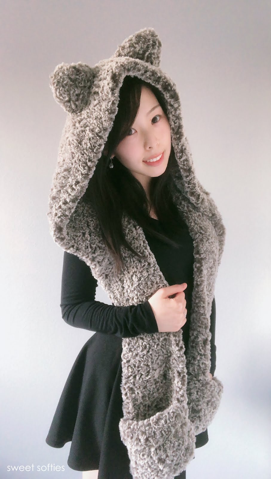 Hooded Timber Wolf Scarf (Free Crochet Pattern) - Sweet Softies