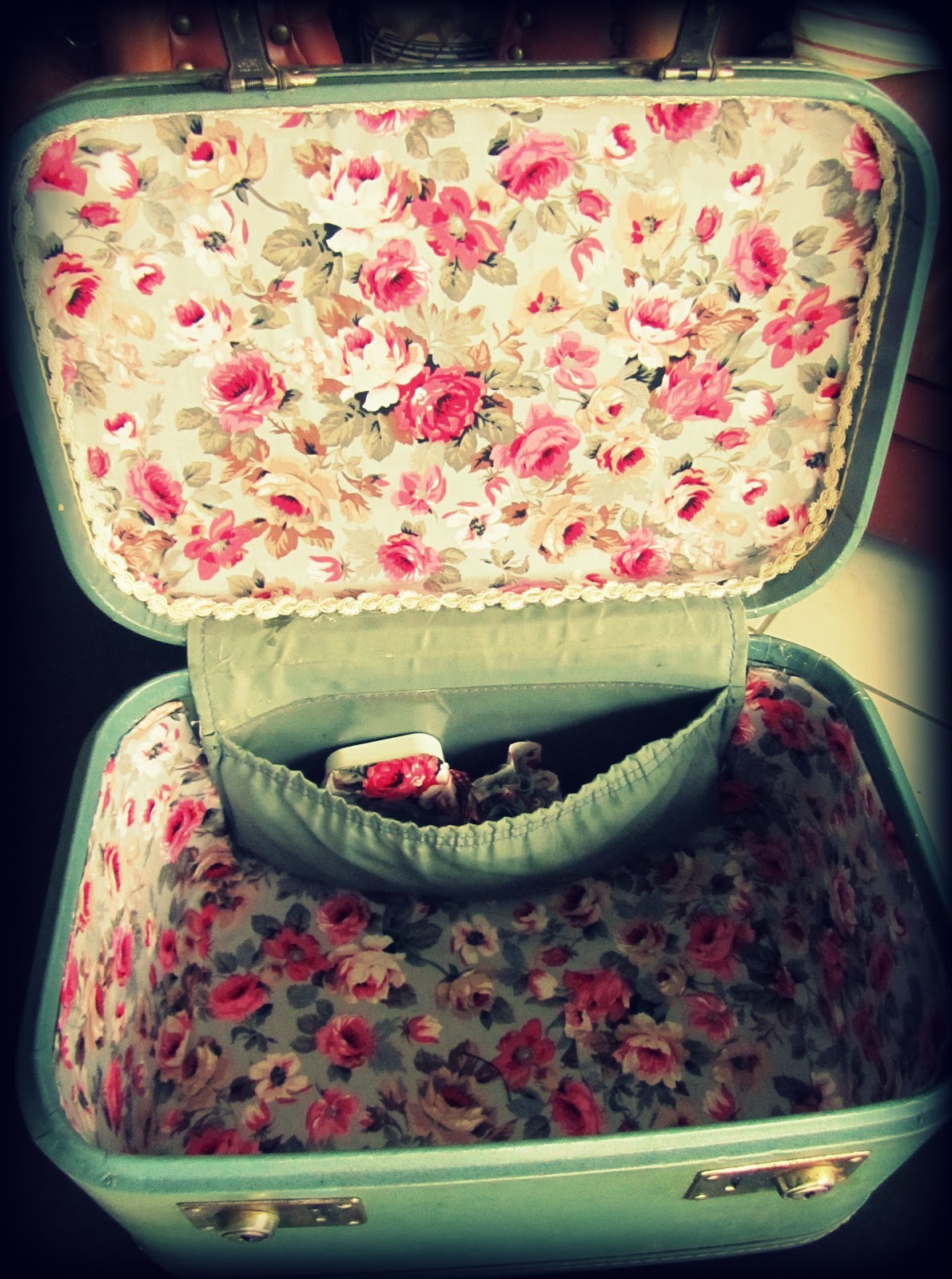 DIY Redo Suitcase - The Secret Life of a Bellydancer