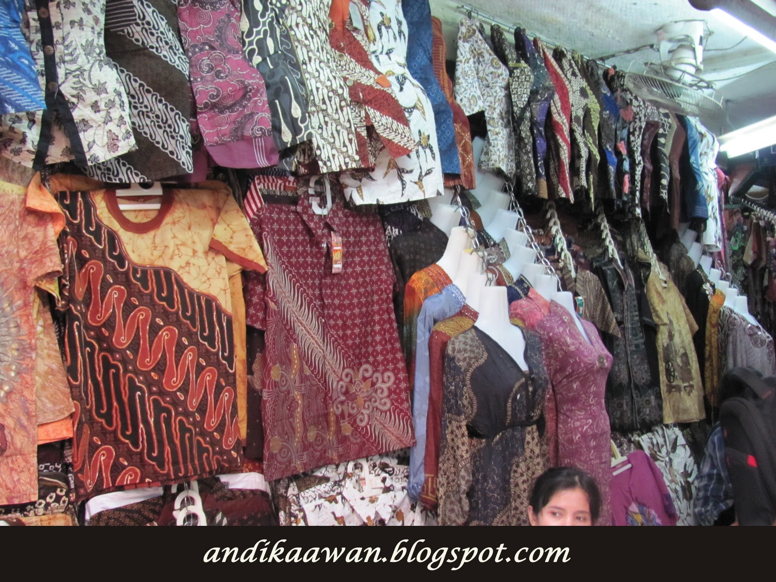 Penikmat Perjalanan: Melihat-Lihat Batik di Pasar Beringharjo