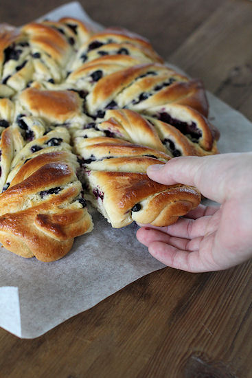 pikku murusia: Mustikkainen pull apart -pulla