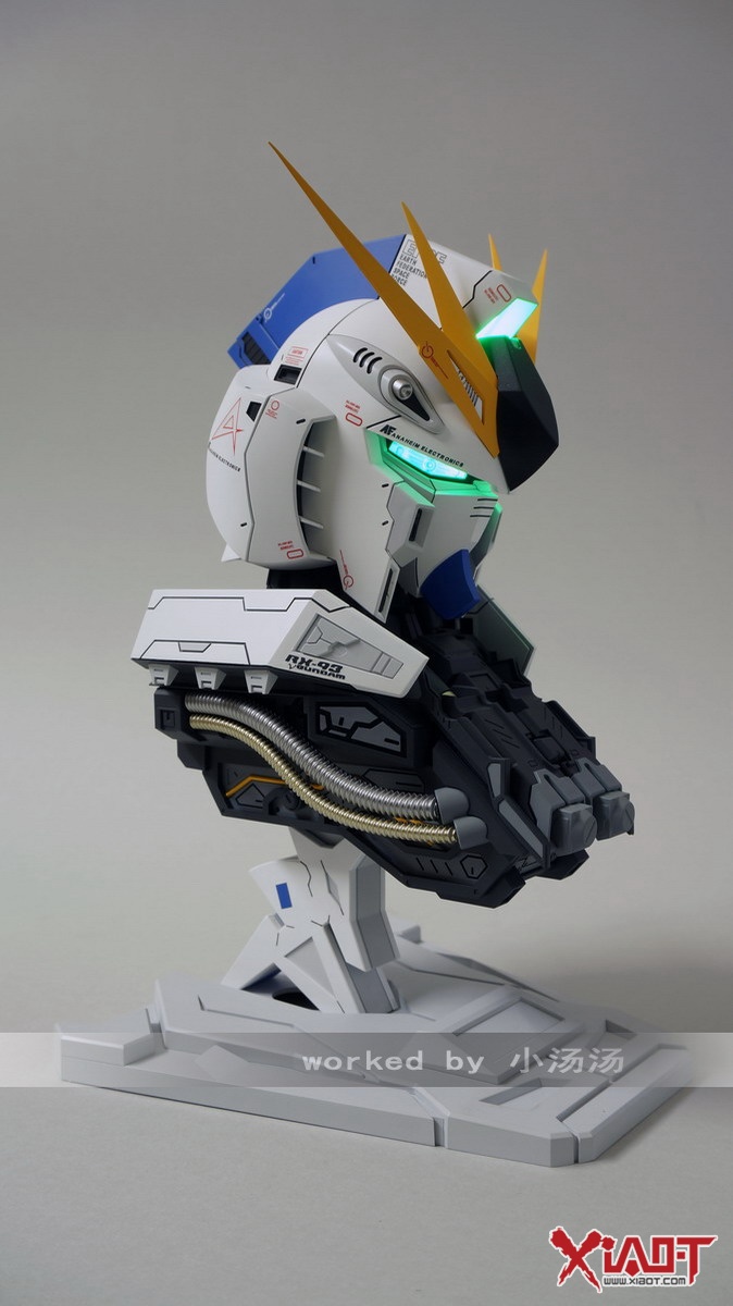 Custom Build: 1/35 nu Gundam Head Display