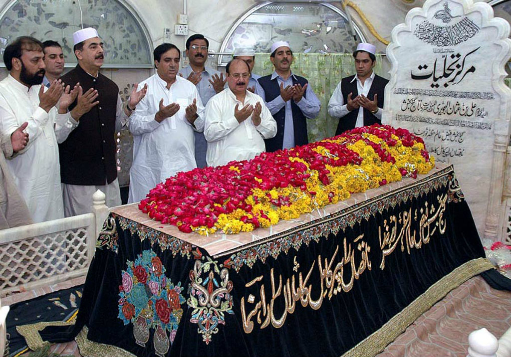 Explore the Beauty of Pakistan: SOME FAMOUS SHRINES IN PAKISTAN