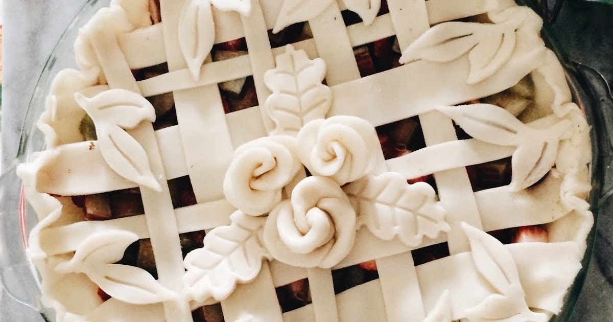 honeysuckle: Easy as Pie Decorating Tips + Strawberry Rhubarb Pie Recipe