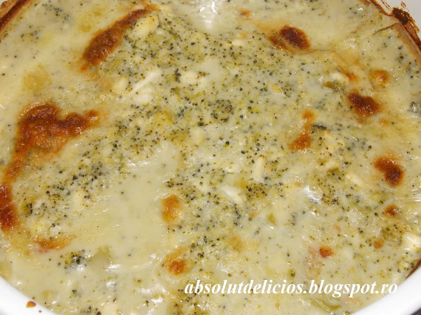 Absolut Delicios: FISH FILLET WITH BECHAMEL SAUCE AND BROCCOLI