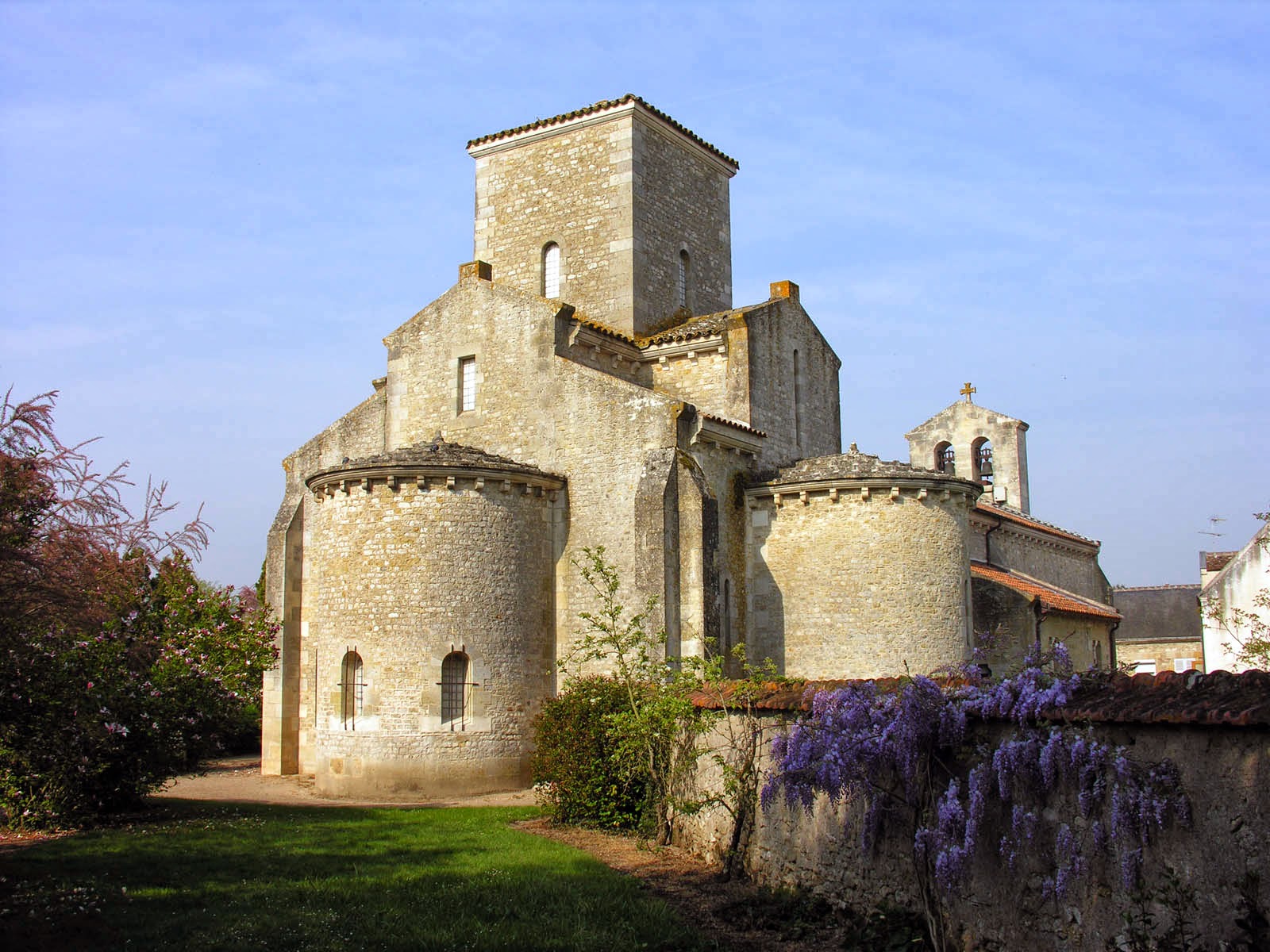 HISTORIA DEL ARTE: ARTE CAROLINGIO