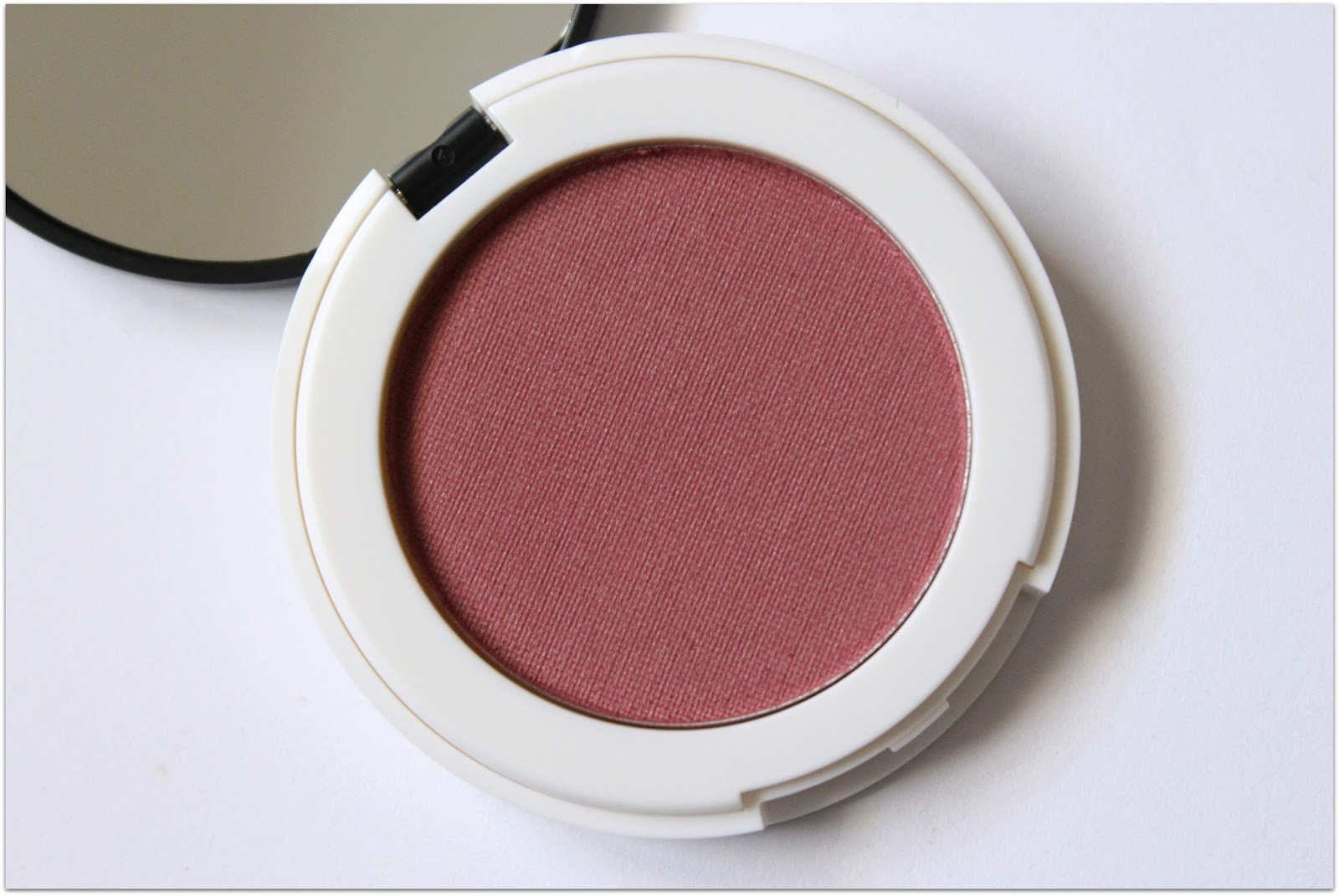 Review: Lily Lolo Pressed Mineral Blush in "Coming Up Roses"