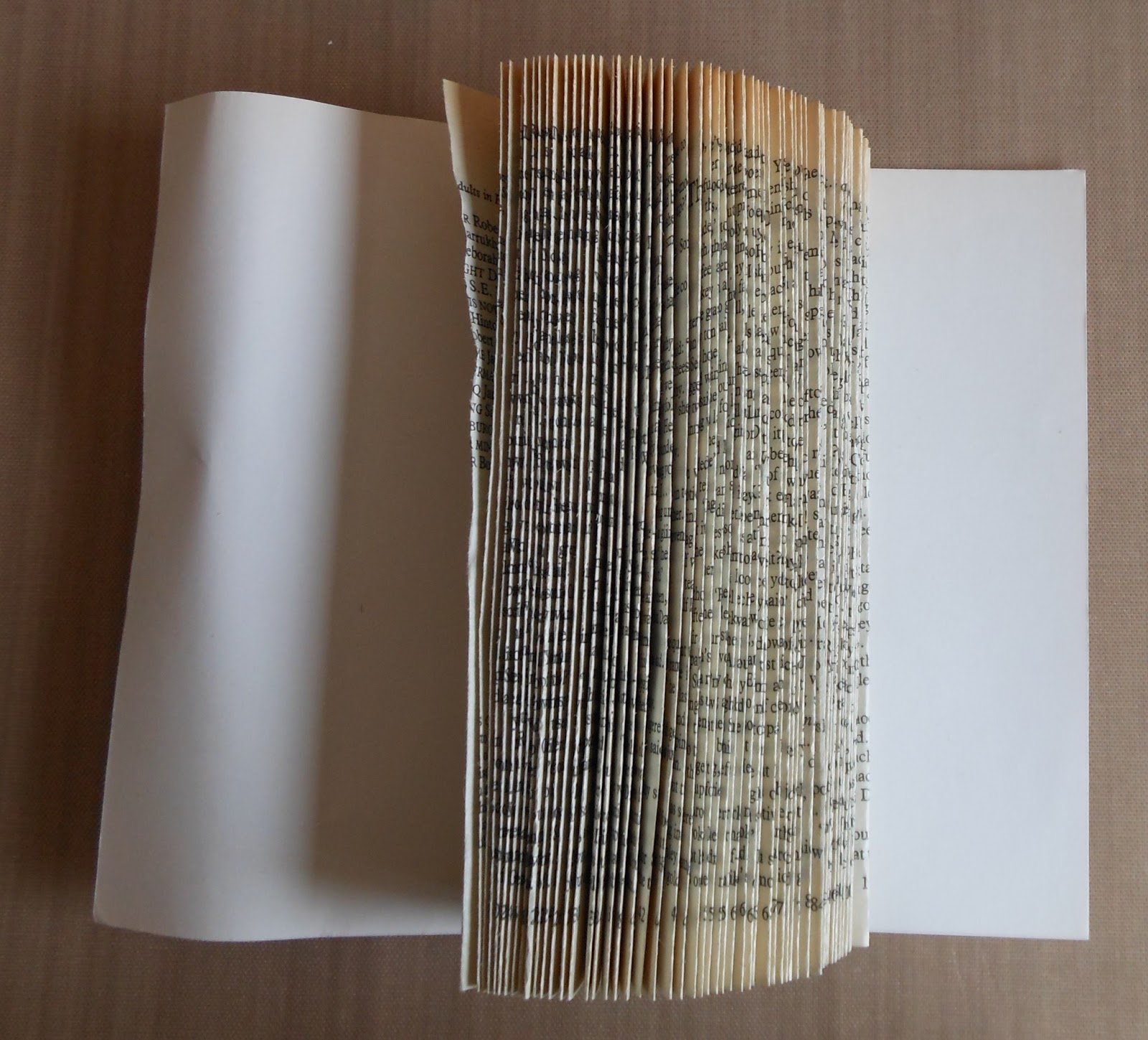 Frayed Round The Edges: Book Hedgehog Tutorial