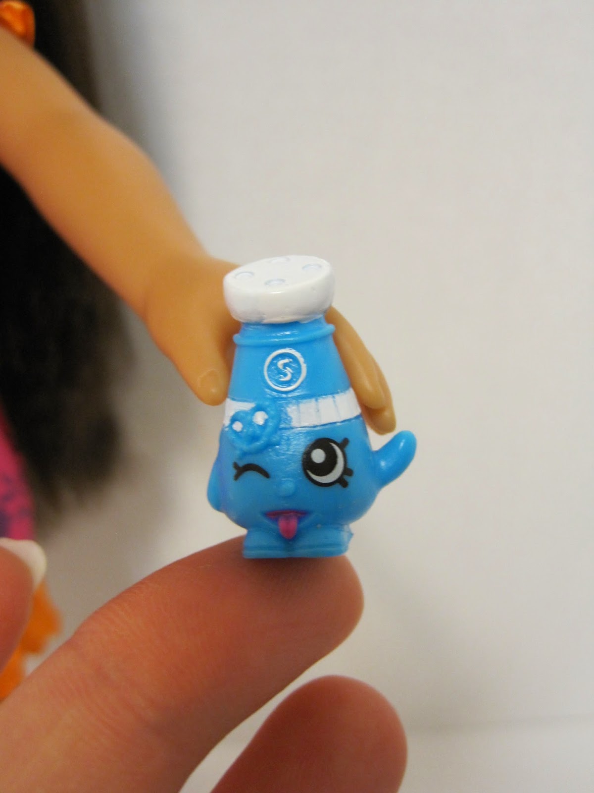 Never Grow Up: A Mom's Guide to Dolls and More: Shopkins Review