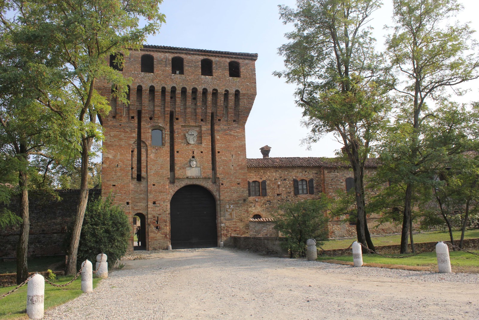 Emilia Misteriosa: MISTERIOSE PRESENZE E SIMBOLI ESOTERICI AL CASTELLO ...