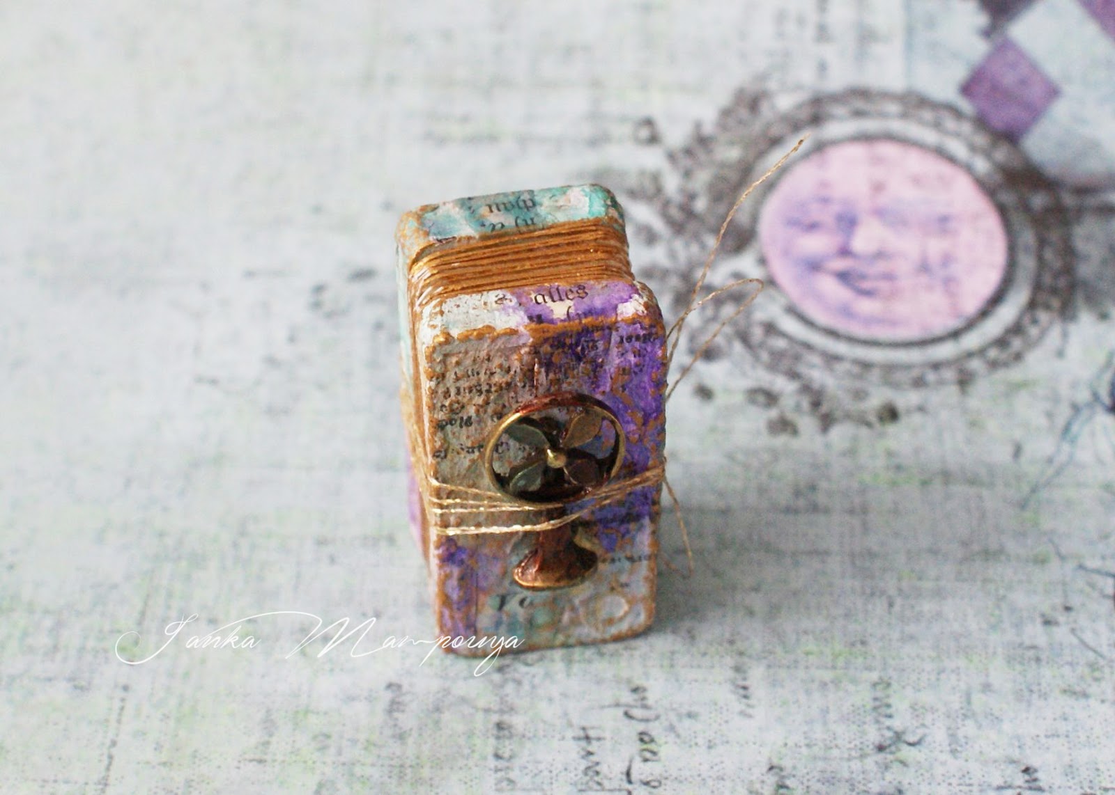 scrapmagique: Domino book