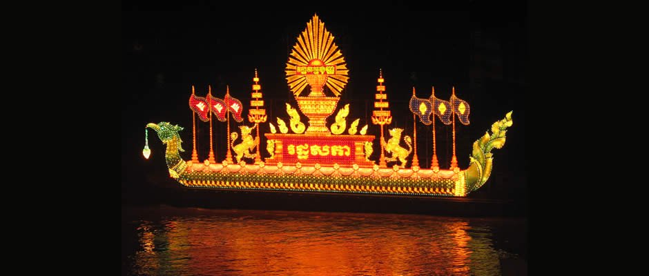 Water Festival in Cambodia: Bon Om Touk, Boat Race | Exploring Cambodia ...