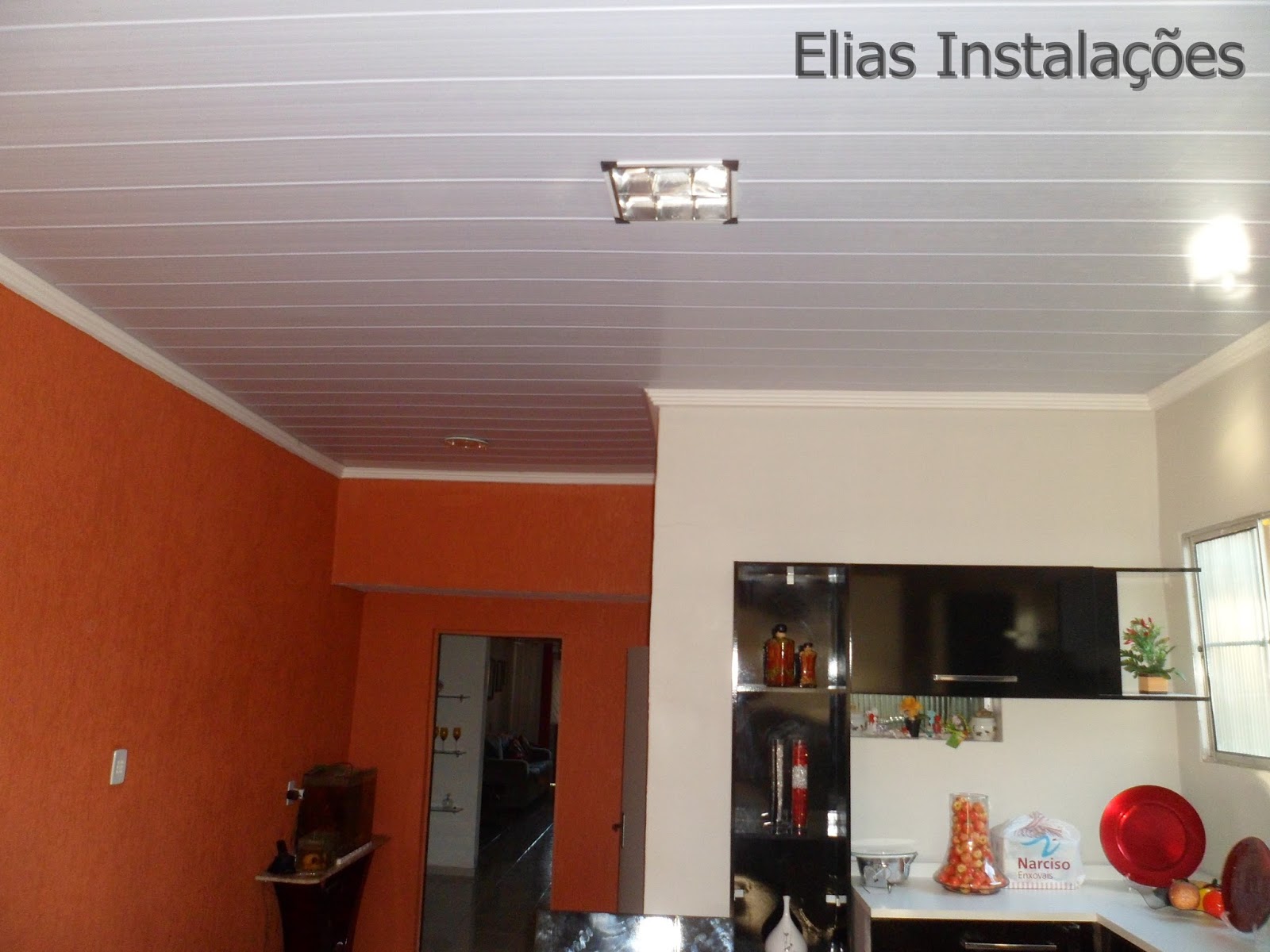 Elias Instalador: Forro de PVC branco com lâmpadas embutidas