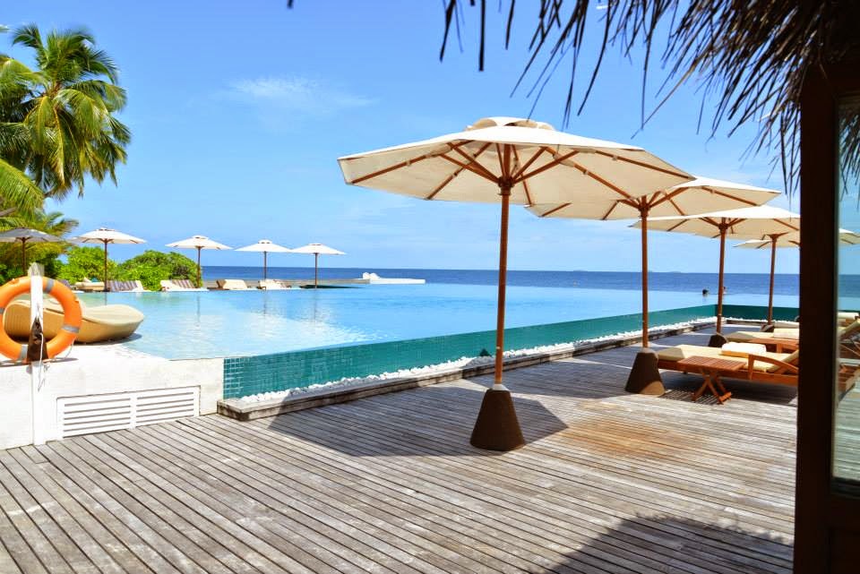 Infinity Pool Huvafen Fushi - Maldives - Travel is my favorite Sport