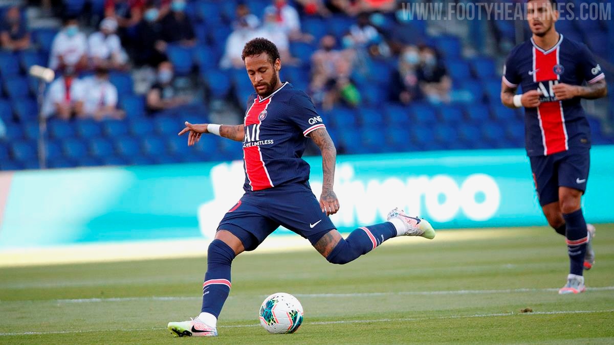 On Pitch: Paris Saint-Germain 20-21 Home Kit - Footy Headlines