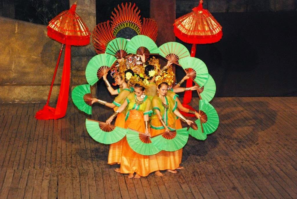 Apresiasi Seni Tari Kelompok Khas Makassar, Tari Pakarena