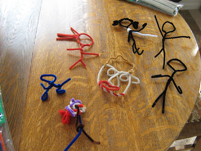 Almost Unschoolers: Pipe Cleaner Calder Craft