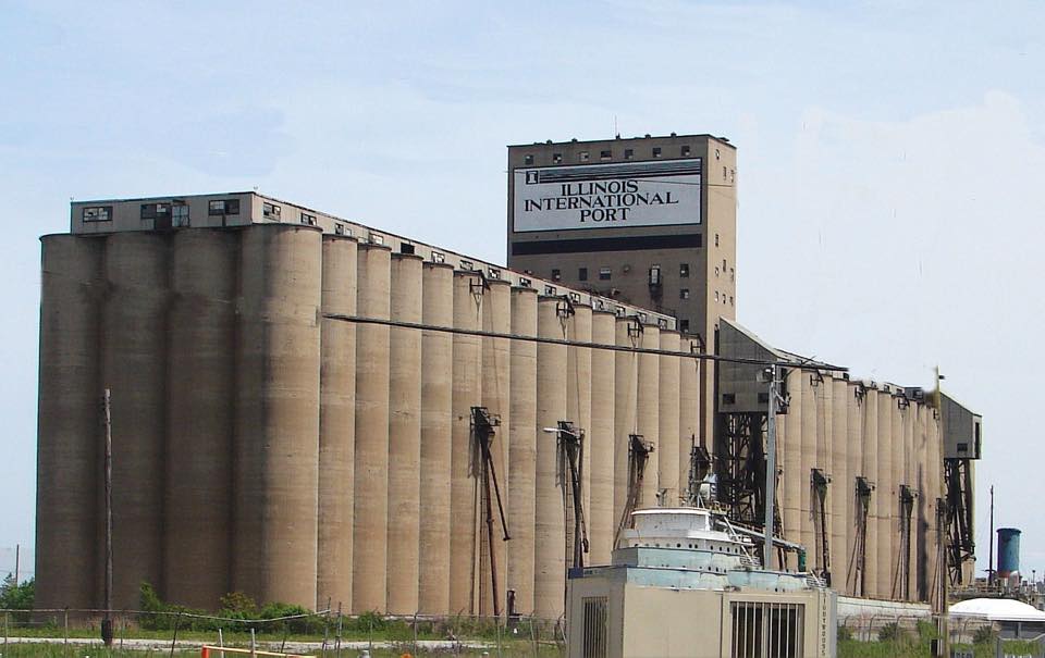 Towns and Nature: Chicago, IL: Grain Elevator transloading from barges ...