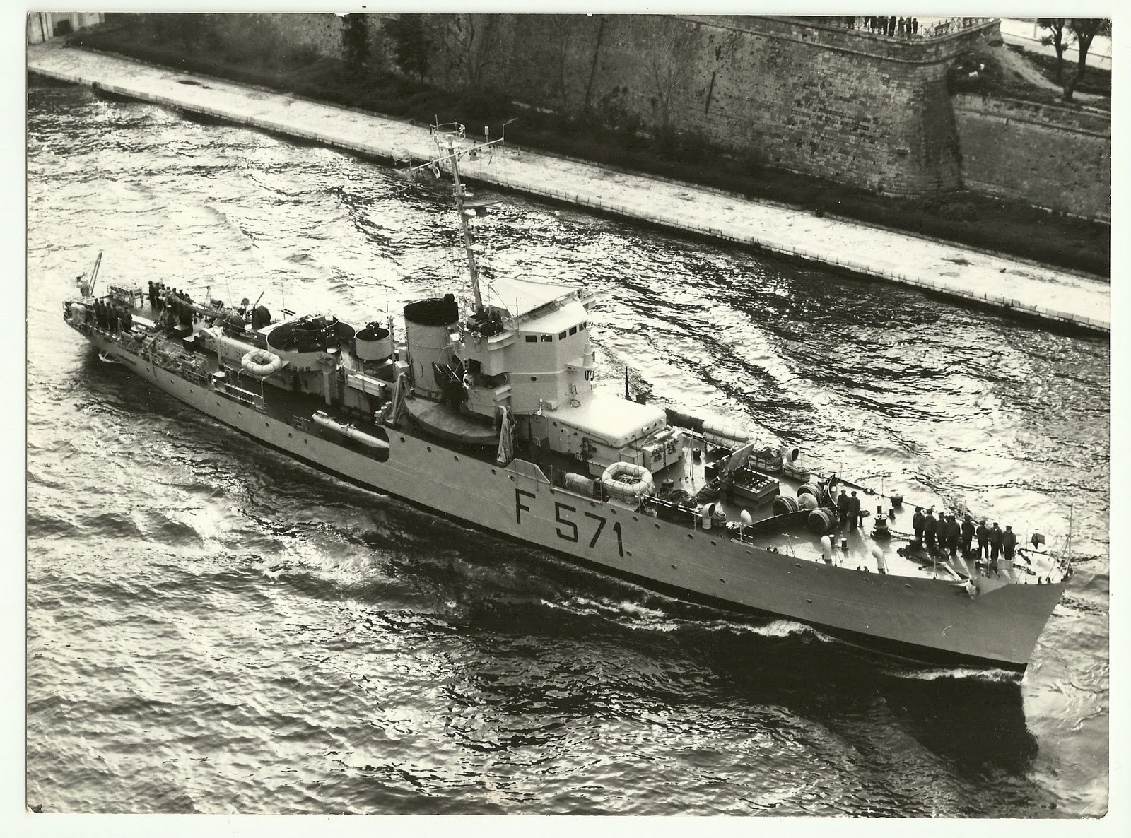 Foto Navi Militari Italiane: Corvetta Gabbiano