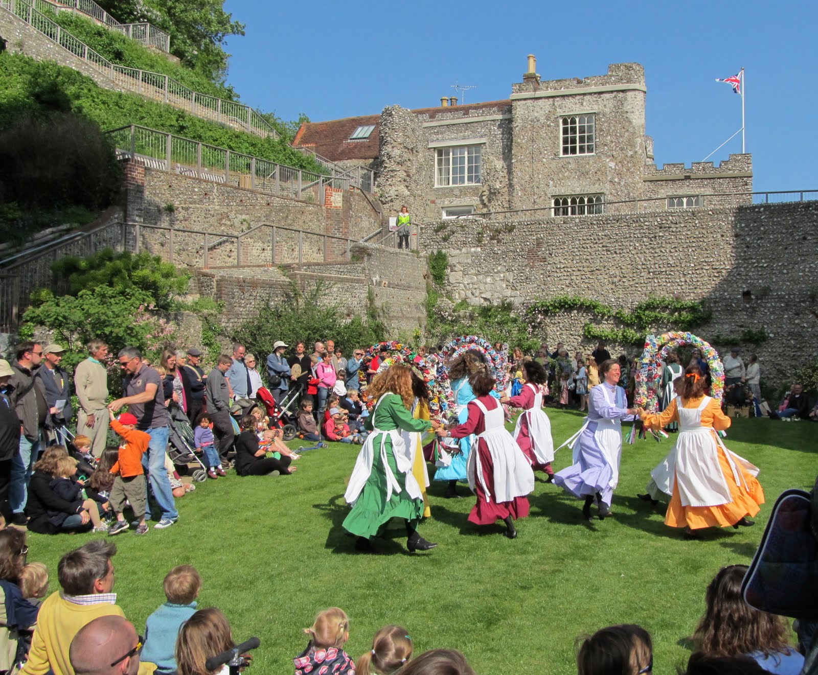 Laurel in England: May Day Celebrations in Lewes