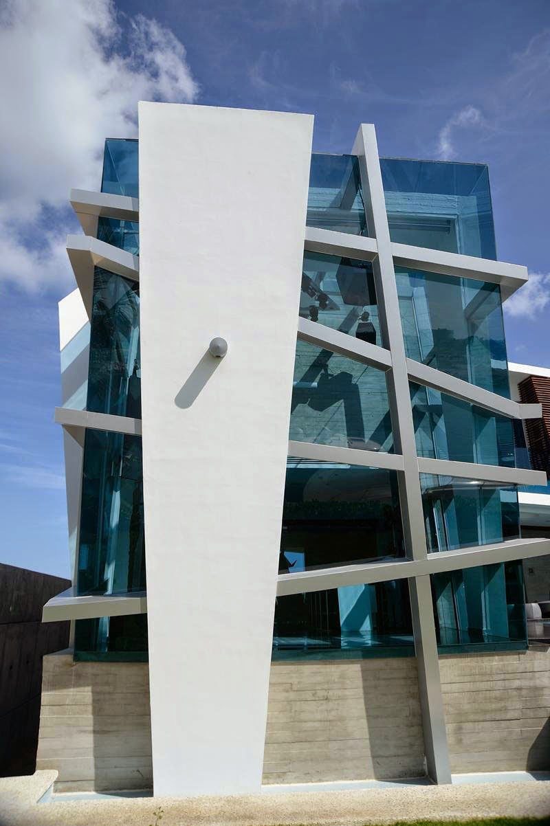 Casa com arquitetura desconstrutivista - super interessante e moderna ...
