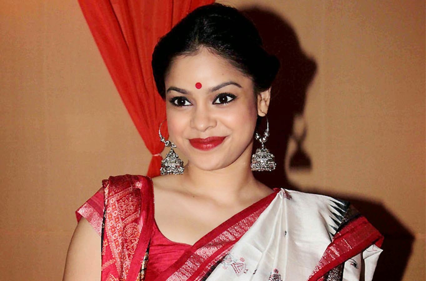 Sumona Chakravarti HD Wallpaper ~ Free Wallpapers Download