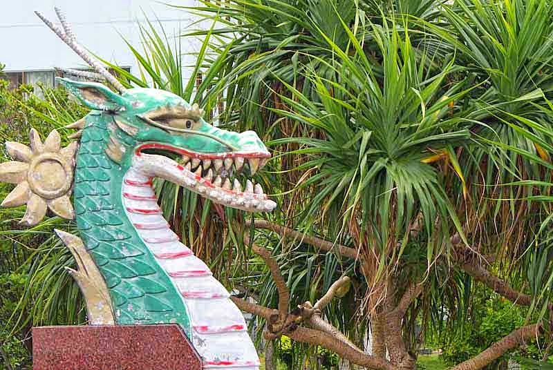 Ryukyu Life: Okinawan Folktale: Dragon, Centipede and Chicken