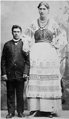 Letterology: The Paper Performance of Elizabeth Lyska