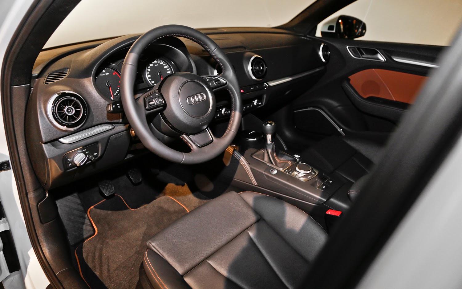 2015 Audi A3. Pequeño a la vista...inmenso al volante.