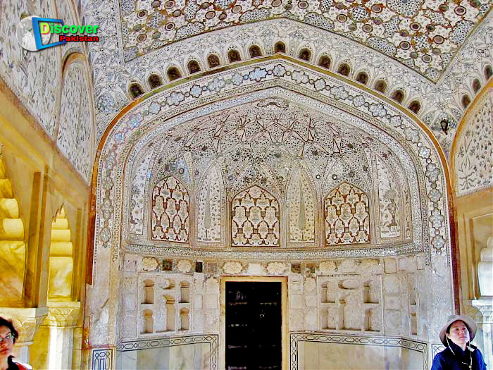 Discover Pakistan: Sheesh Mahal (Lahore Fort)