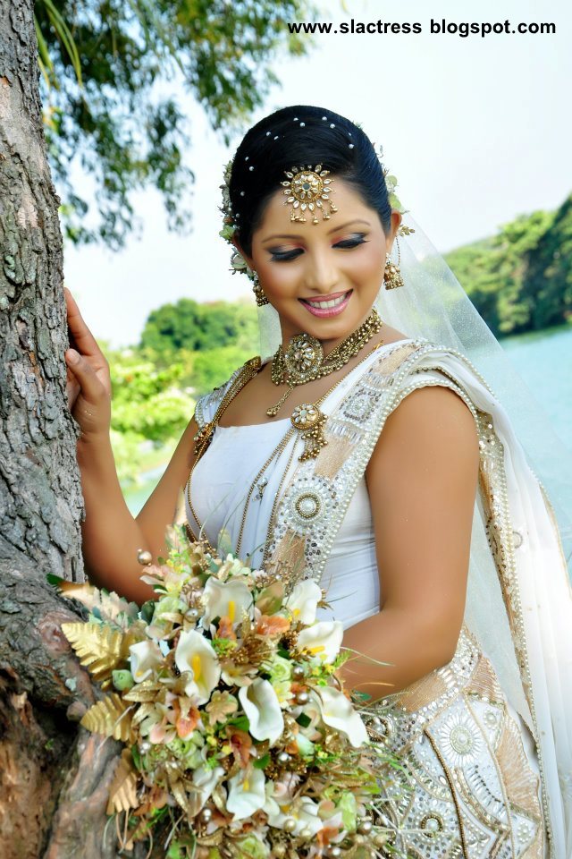 srilankan actress picture gallery: Jayani Chathurangika