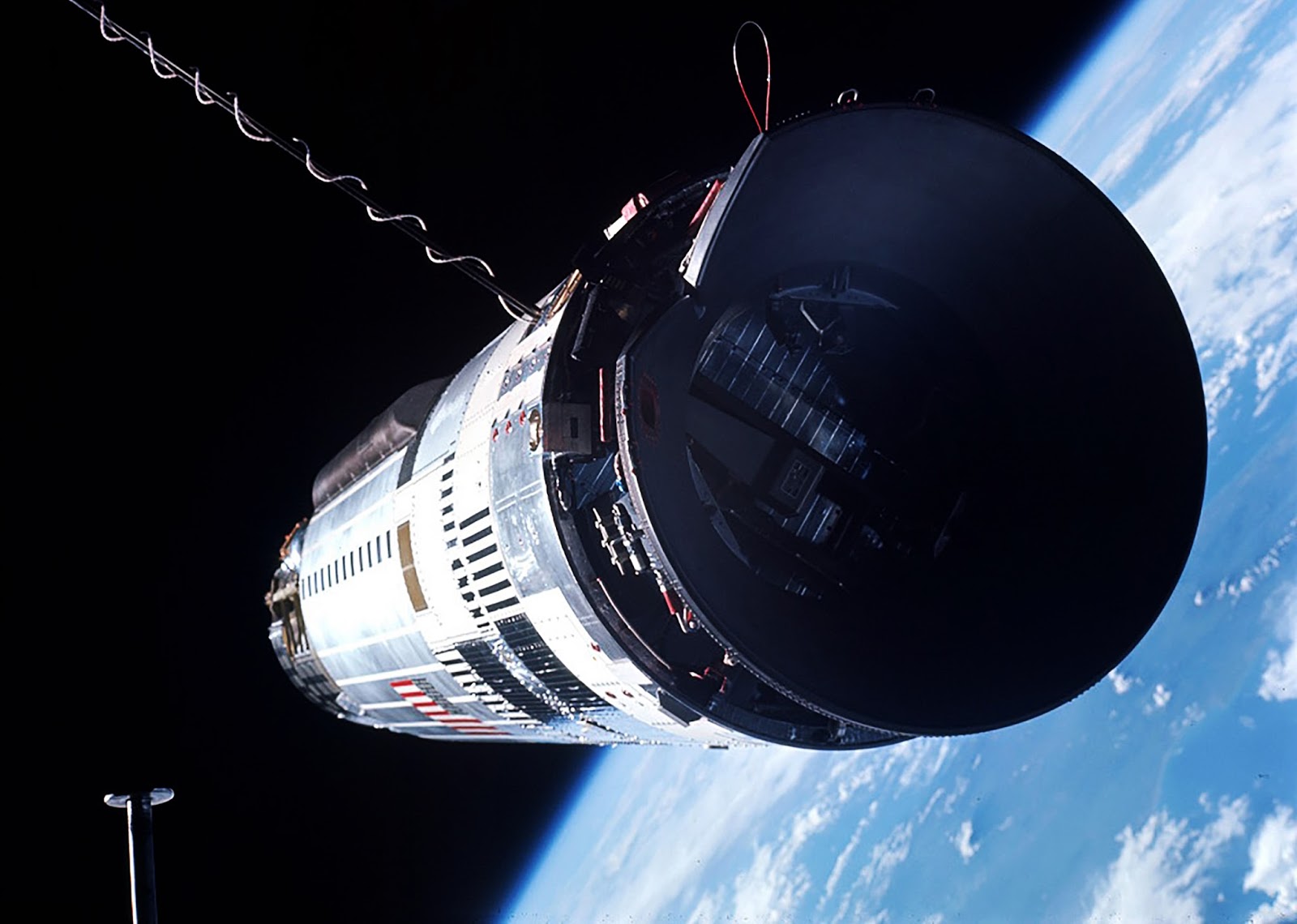 Orbiter.ch Space News: Gemini XII Crew Masters the Challenges of Spacewalks