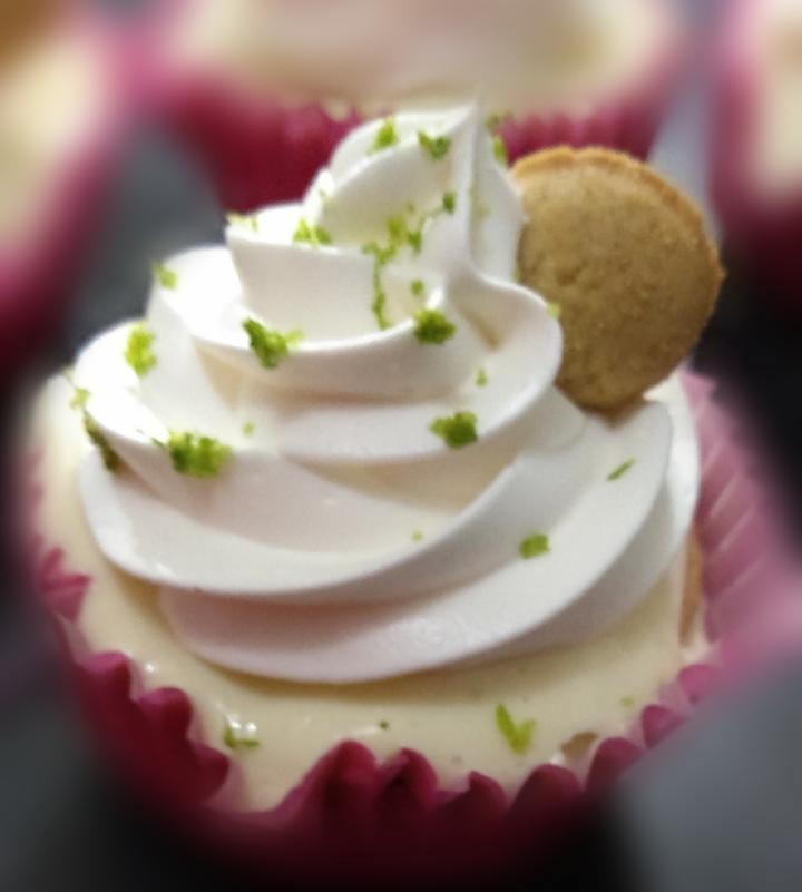 Prepara una exquisita Carlota Postre fácil y rapido.