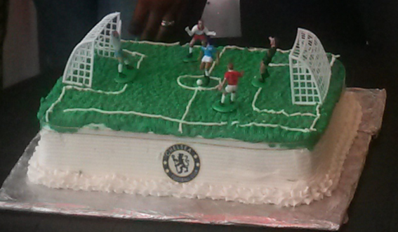 Now check out this cute football field cake...