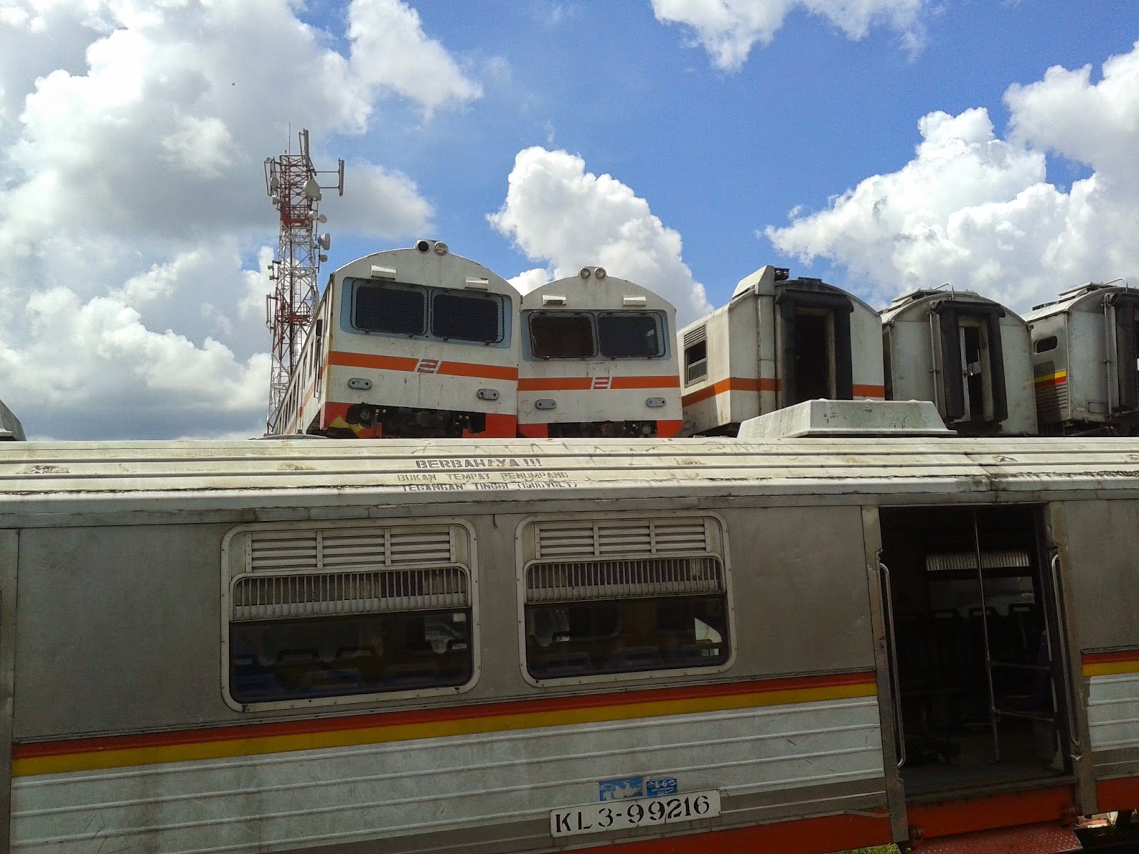 CAMPUR ADUK BLOG: Kumpulan Foto KRL Tahun 2000-an