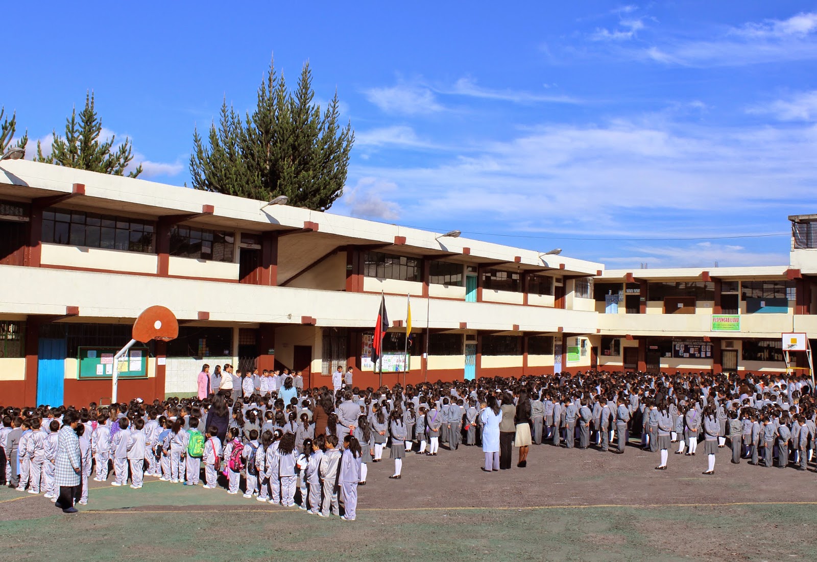 Escuela UNE: UNIDAD EDUCATIVA " UNIÓN NACIONAL DE EDUCADORES