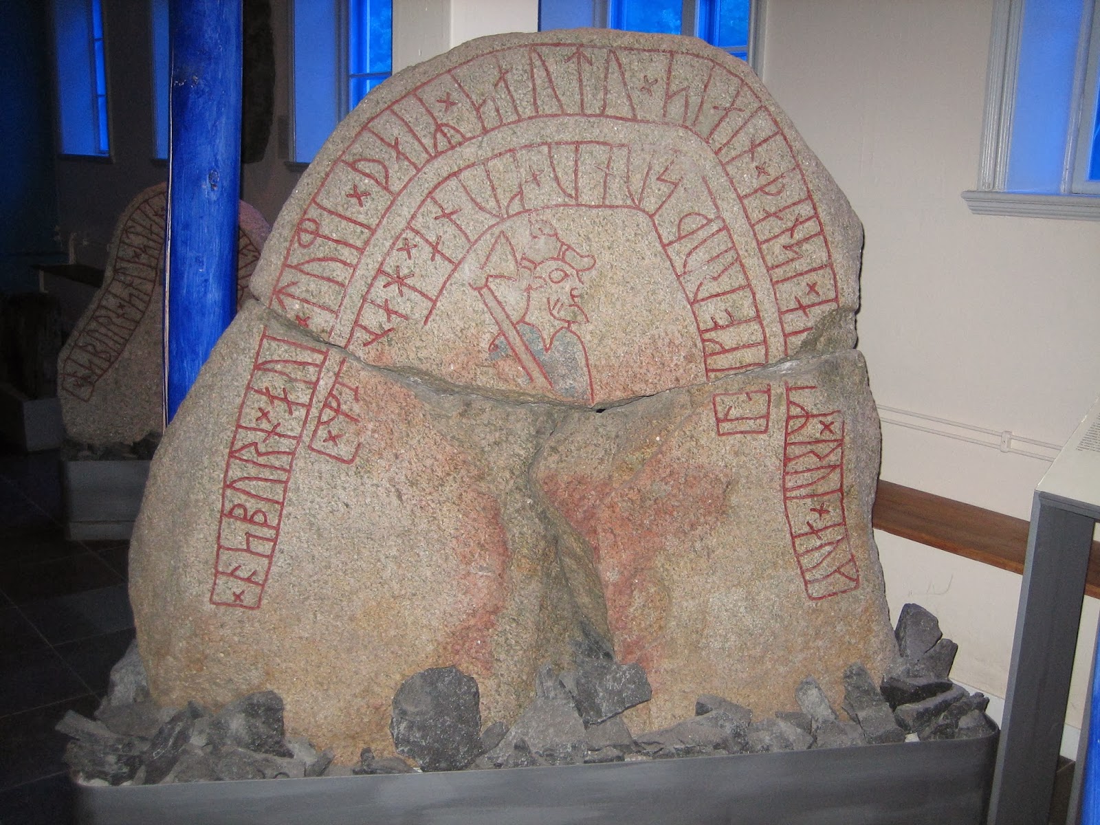 SKiN&BoNE: Hand tattooing