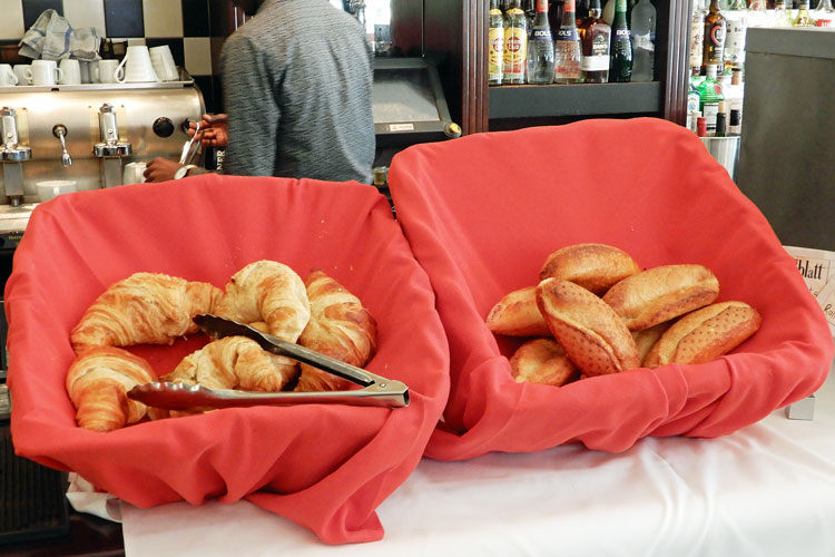 .: Breakfast at Café ExtraBlatt, Green Point