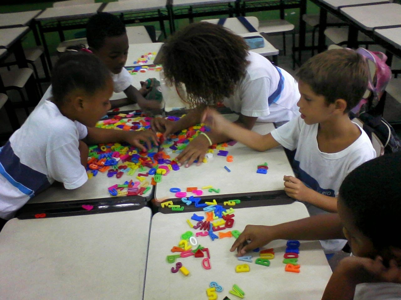 ALFABETIZAÇÃO CRIATIVA: Atividades com ALFABETO MÓVEL