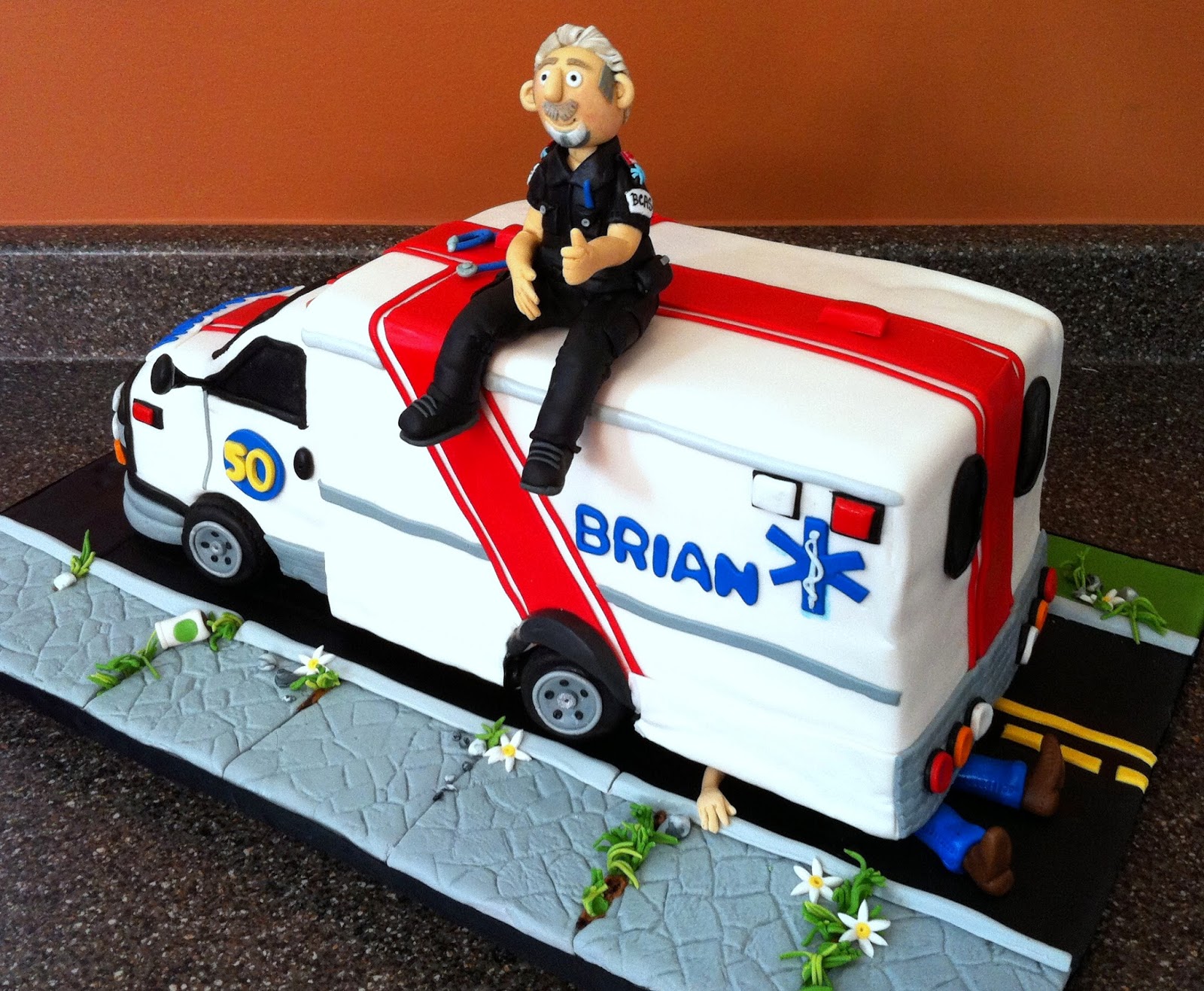Hogan's Sweet Art: Ambulance cake