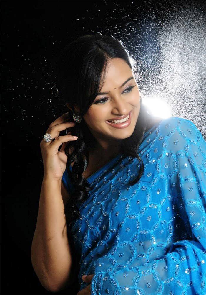 Actress Singer Anupama Romantic Blue Saree Stills