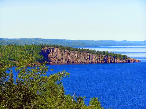 Mysterious Midcontinent Rift turns out to be a geological hybrid ...