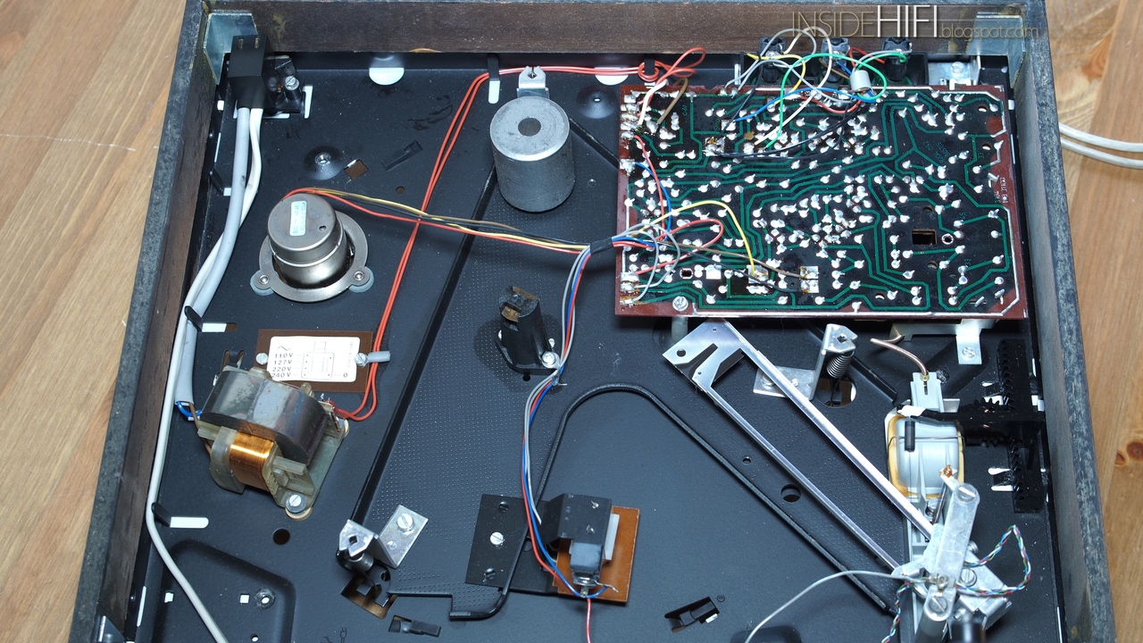 Inside Hi-Fi: Philips GA 212 (22GA212/85Z)