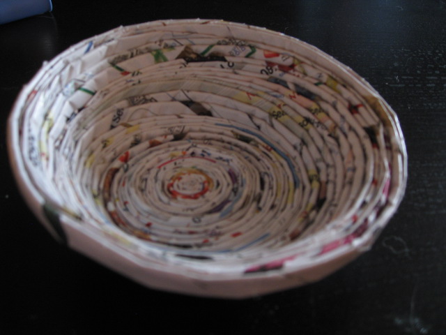 Twisted Planet Designs: Rolled Paper Bowl Tutorial