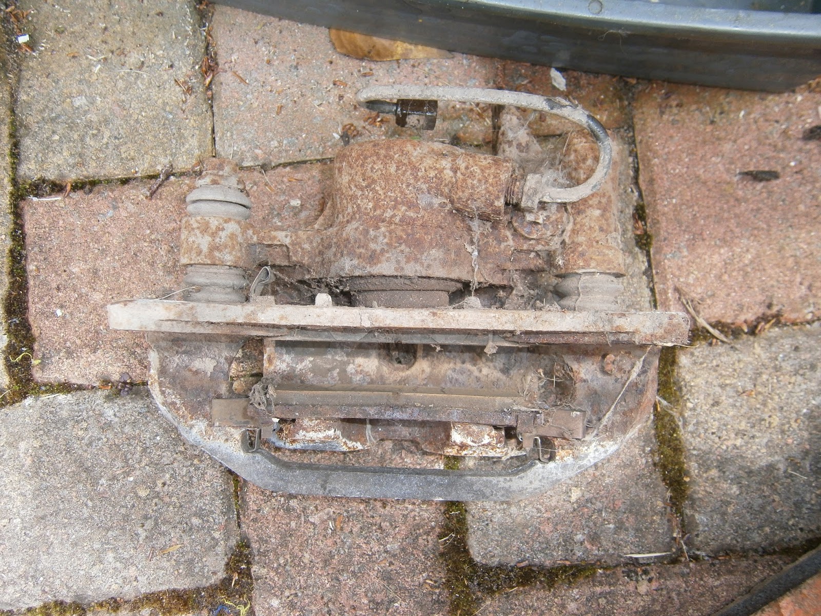 Lotus Excel Restoration: Dismantling the rear brakes and Parking Brake