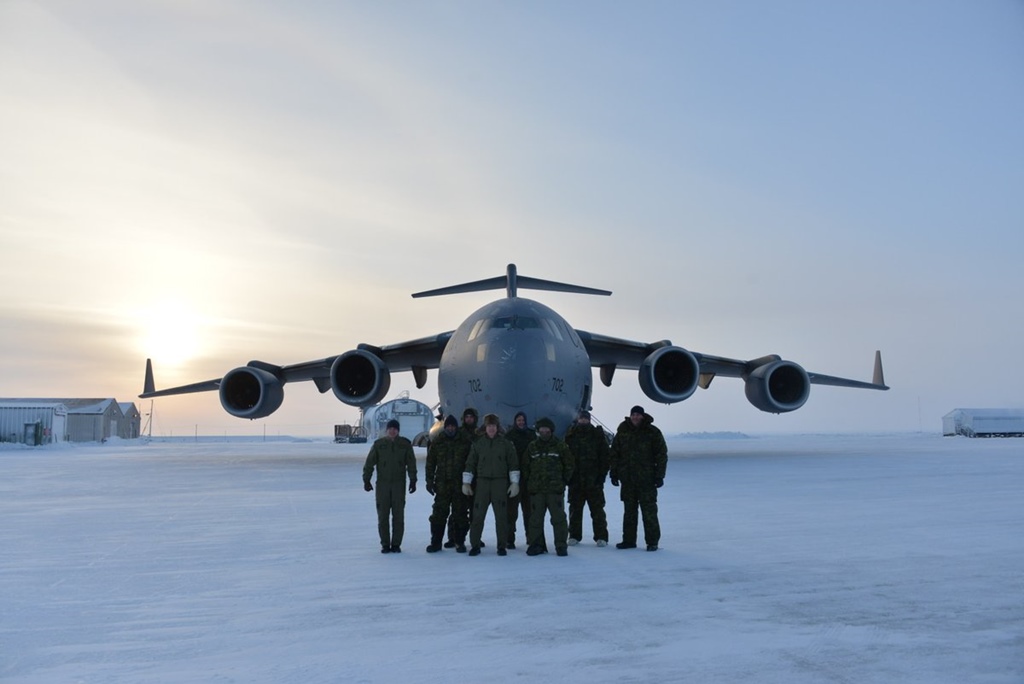 CANADIAN C17 LANDS FOR FIST TIME ON FROZEN RUNWAY - Blog Before Flight ...