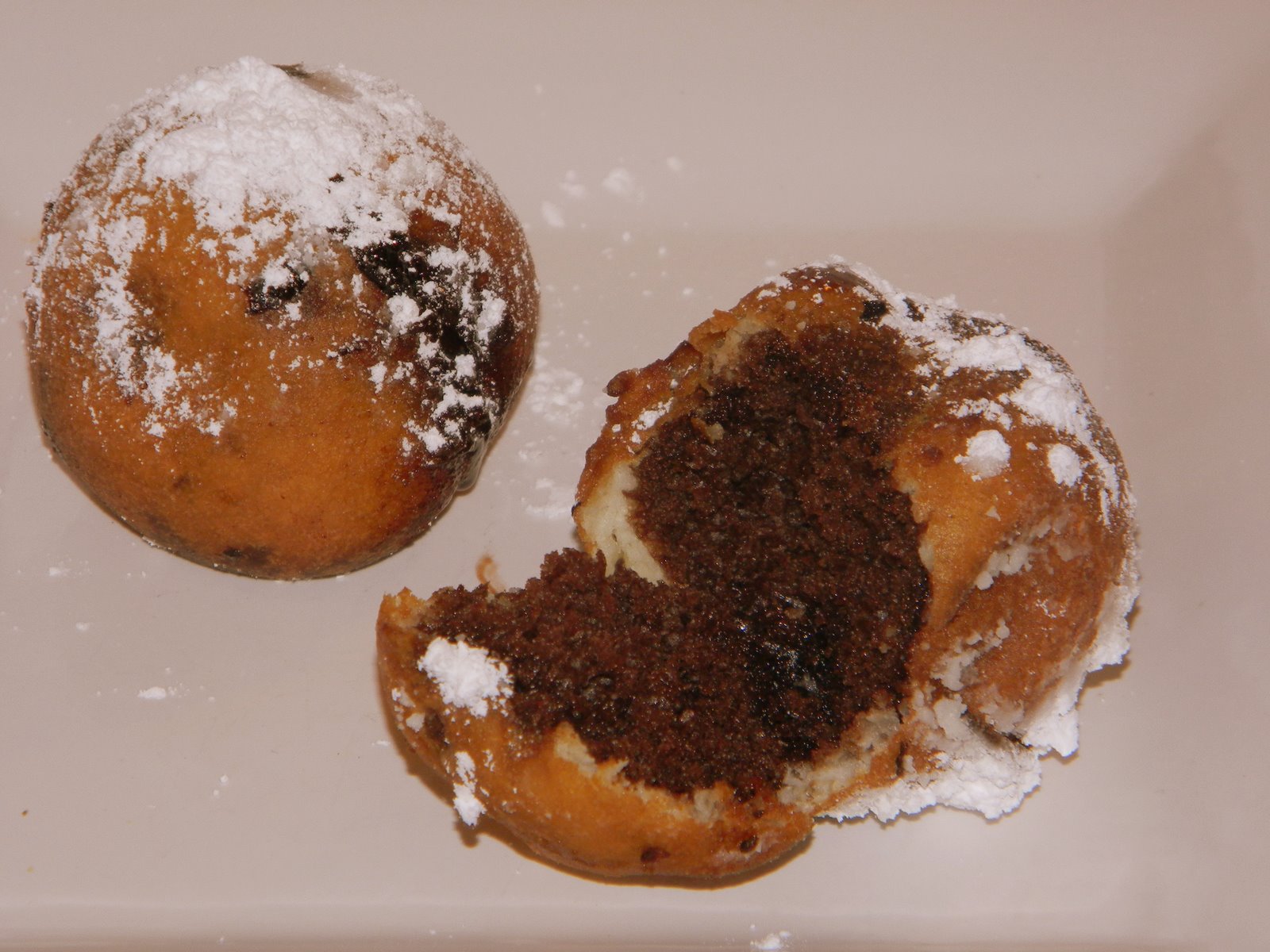 Frenzied Mutterings of An Odd Duck: Deep Fried Cupcakes.